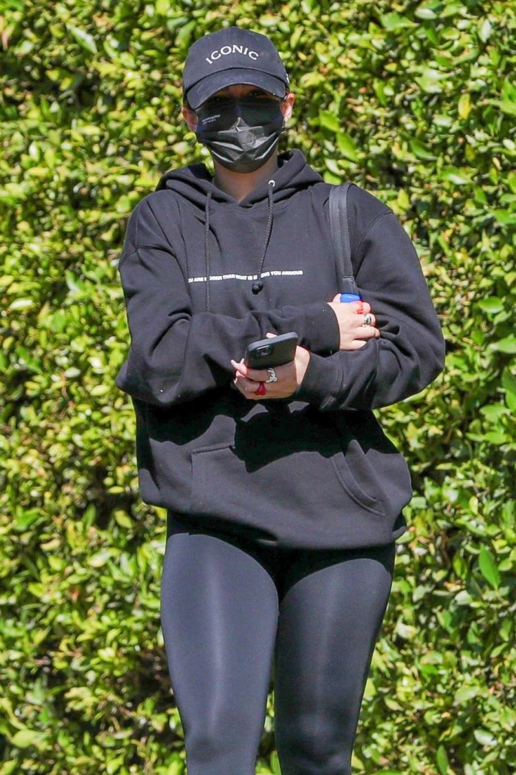 Addison Rae Candids In Black Tights Heading To Pilates Class In West ...